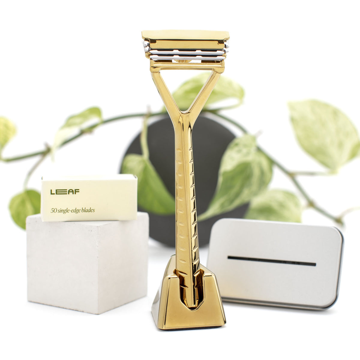 The Leaf Kit | Three-Blade Razor + Razor Stand + Razor Blades | Leaf Shave
